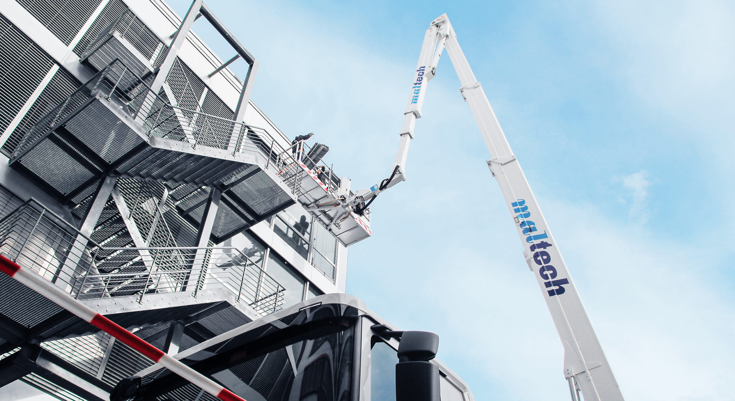 Hebebühnen für den Unterhalt und Service in der Höhe - Maltech AG